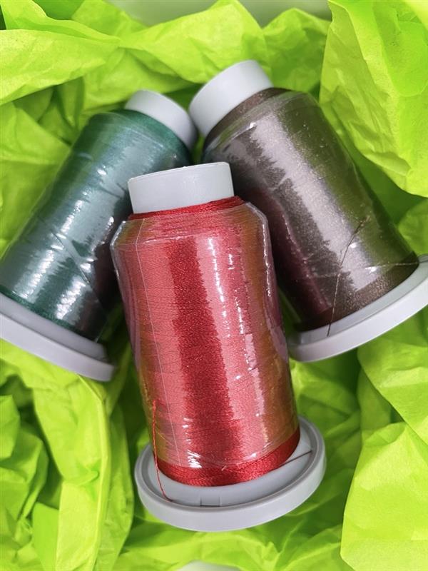Holly Bush Glide Thread Bundle (3) – My Girlfriend's Quilt Shoppe