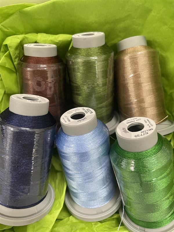 Brrr and Bright Banister Quilt Glide Thread Kit – My Girlfriend's Quilt ...